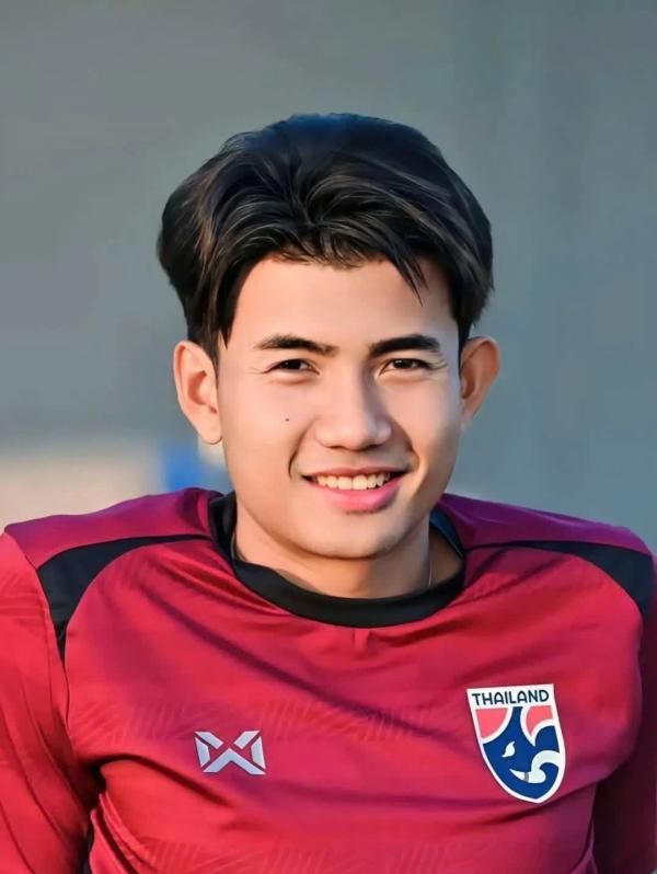 THẦM YÊU ( Suphanat ) -SUℙℍAℕAT MUEAℕTA - SAO BƠ ANH THẾ - NovelToon